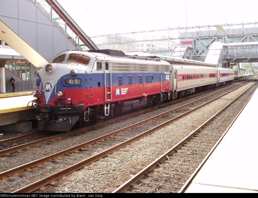 MNCR 413 with a two car danbury shuttle sitting at the platforms in Stamford, CT.
